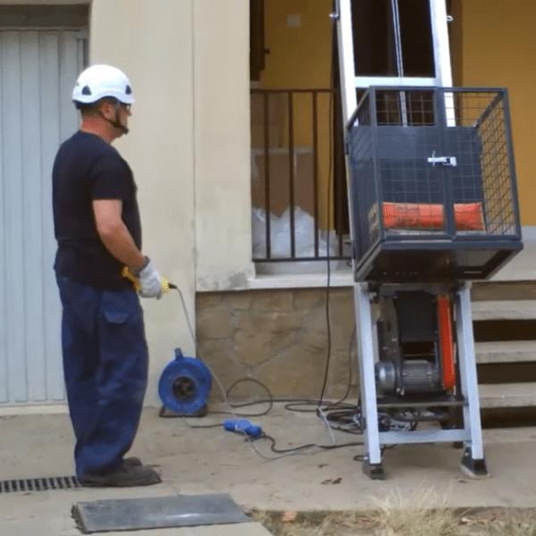 Lift vertical material constructii 2000 kg - Mecadon